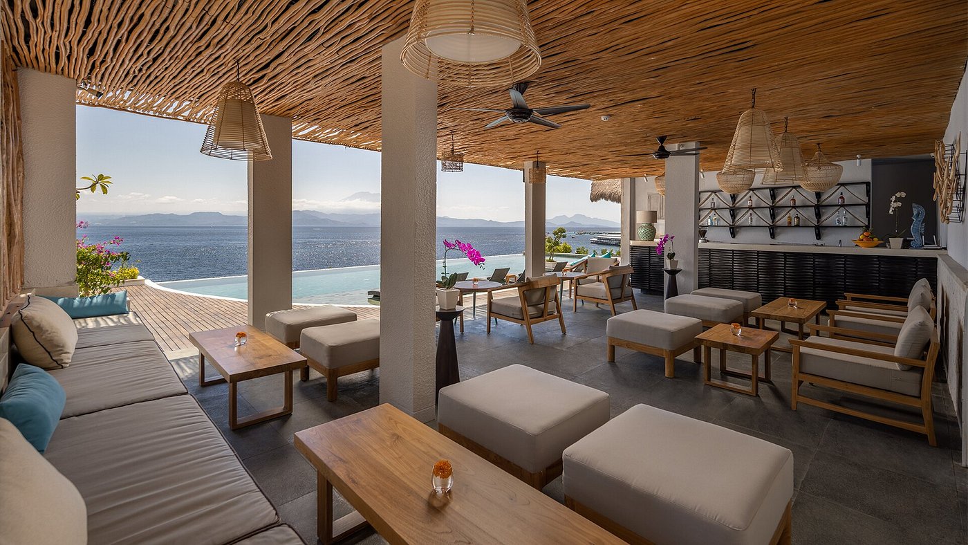 Acropora Bar & Restaurant Nusa Penida Review: Best Sunset & Seafood ...